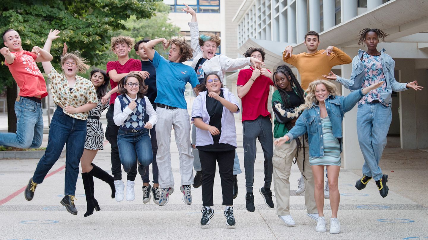 Askip Le Collège Se La Raconte Streaming Série Jeunesse Mycanal