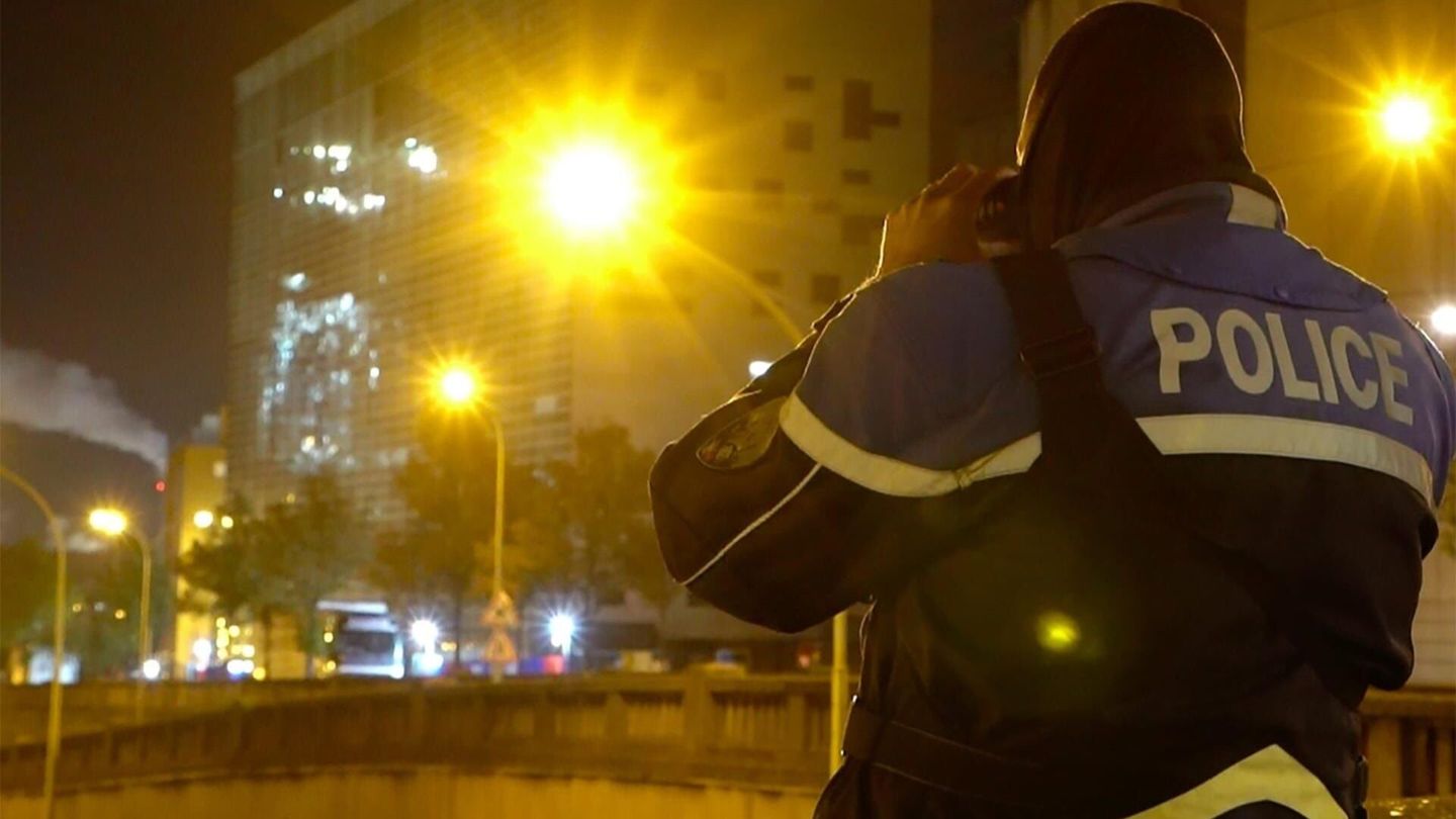 Au Coeur Du Trafic Parisien Avec Les Motards De La Police En Streaming